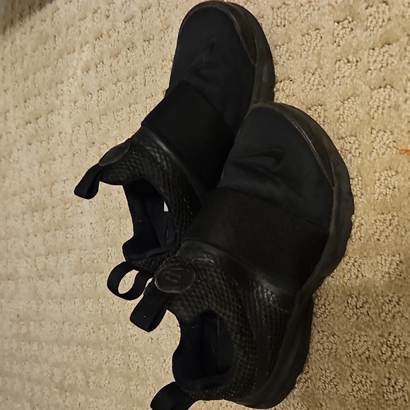 Nike | Shoes | Girl Nike Sneakers In Black | Poshmark